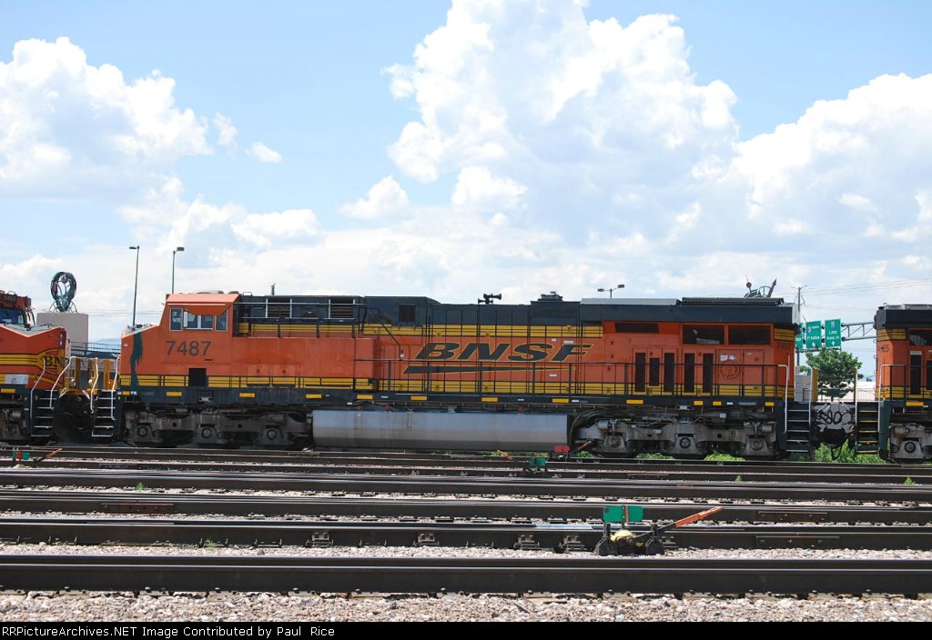 BNSF 7487